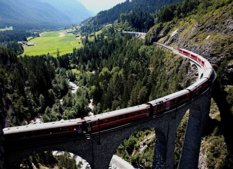 Tour Switzerland by Train | Explore the Swiss Railways