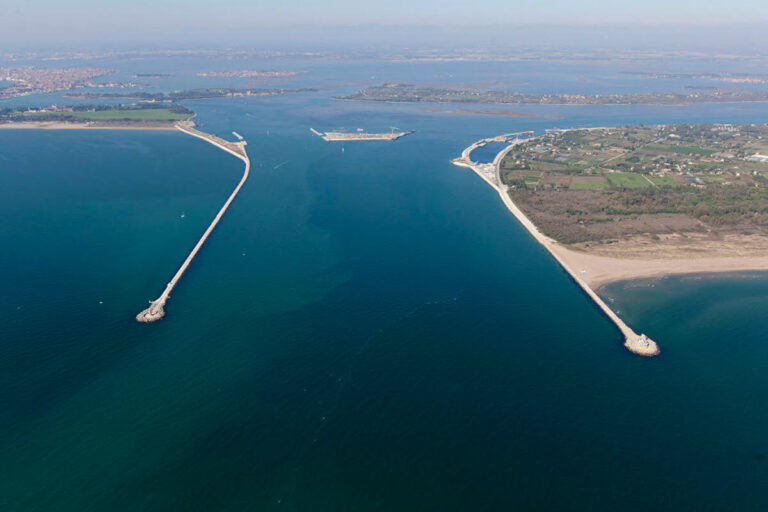 Is Venice Sinking? Rising Sea Levels and the City's Vision