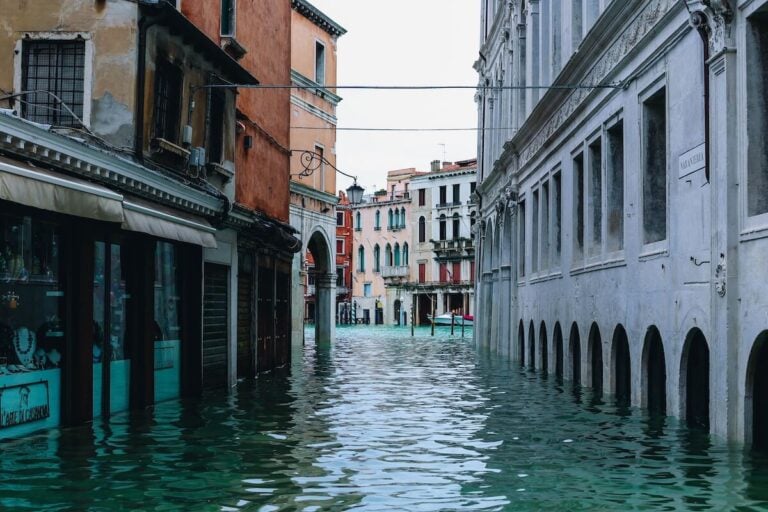 Is Venice Sinking? Rising Sea Levels and the City's Vision